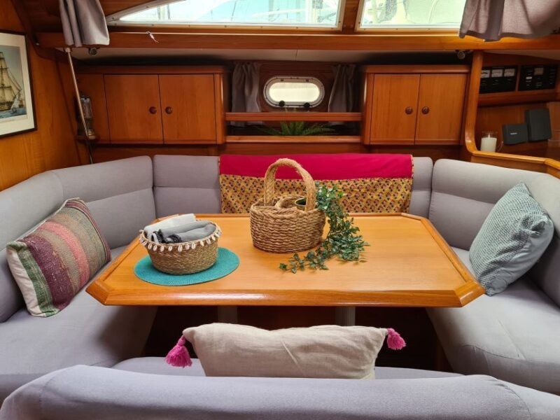 Barefoot: Private sailing cruise in Barcelona - FAQ