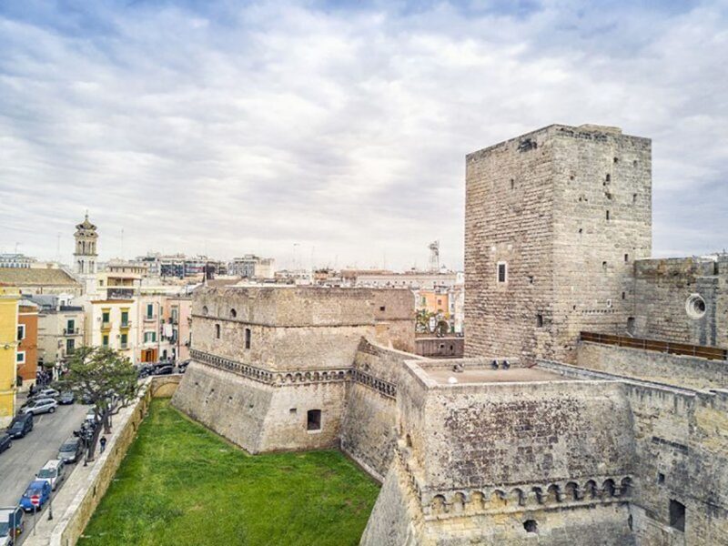 Bari: Norman-Swabian Castle Guided Tour - Who should consider this tour?