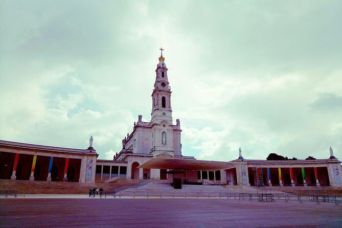 Batalha, Alcobaça, Óbidos, Fátima & Nazaré Private Tour - The Starting Point: Fátima, a Spiritual Hub