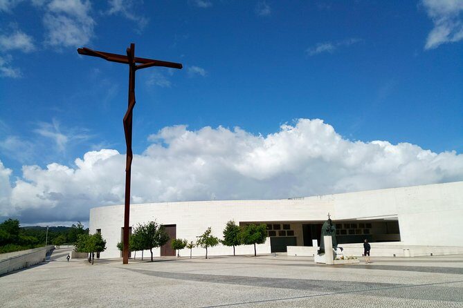 Batalha, Alcobaça, Óbidos, Fátima & Nazaré Private Tour - The Medieval Fairytale of Óbidos