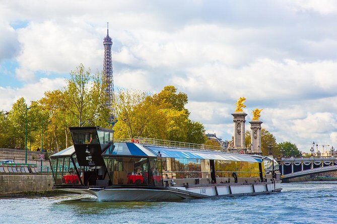 Bateaux Mouches Christmas Special Lunch Cruise in Paris - Key Points