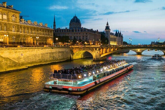Bateaux Mouches Sightseeing Cruise in Paris with Champagne - Key Points