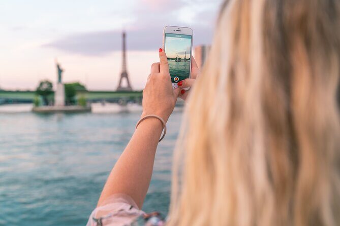 Bateaux Mouches Sightseeing Cruise in Paris with Champagne - Experience Tips and Tricks