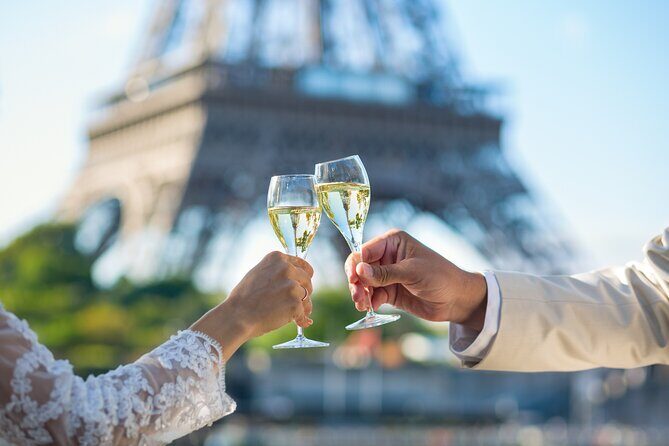 Bateaux Mouches Sightseeing Cruise in Paris with Champagne - The Sum Up