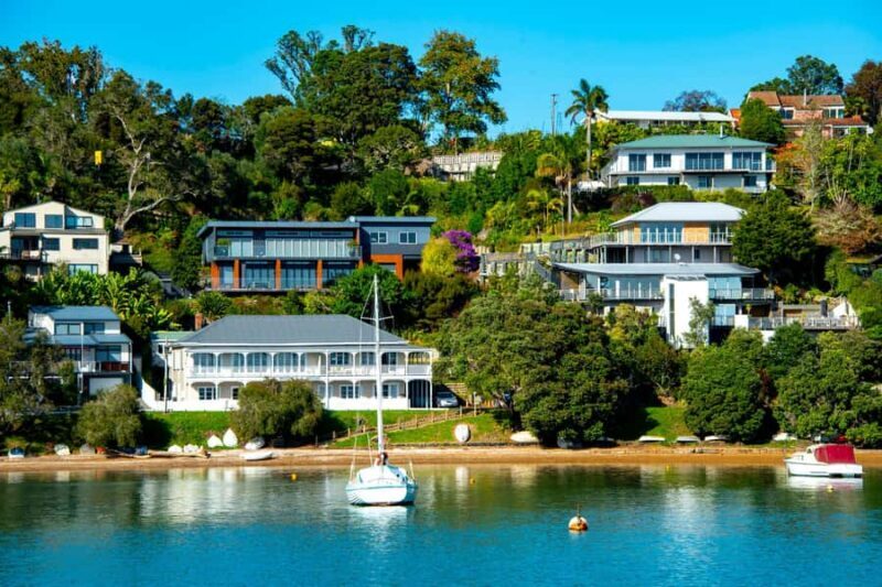 Bay of Islands: 1 Hour Scenic Bay of Islands Tour - Key Points