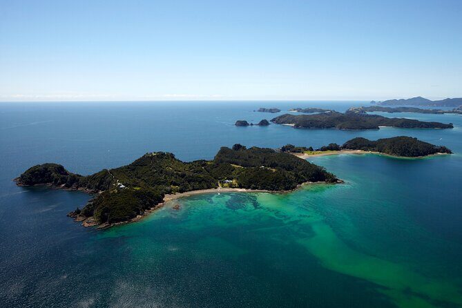 Bay of Islands and Hole in the Rock Scenic Helicopter Tour - The Experience from the Pilots Perspective