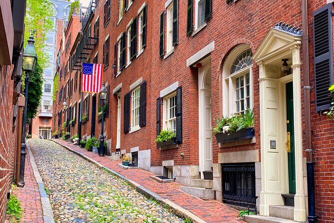 Beacon Hill + Back Bay History + Photo Walking Tour(SMALL Group) - Beacon Hill: The Heart of Old Boston