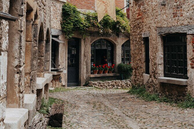 Beaujolais wine and Perouges village full day shared tour - FAQ