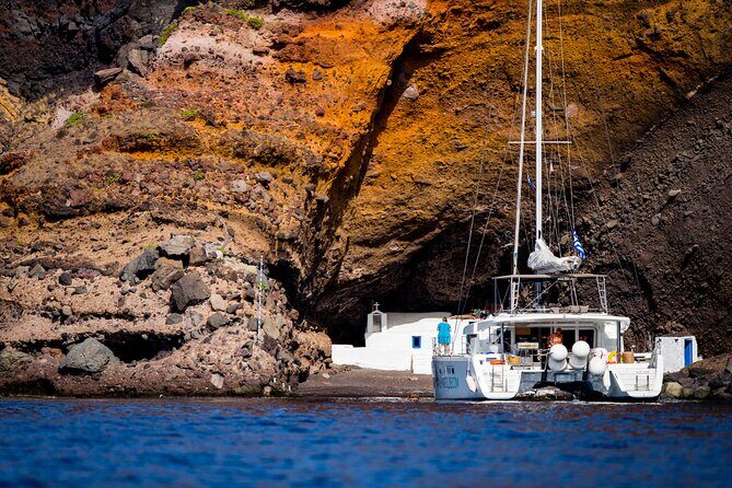 Beautiful Day Catamaran Caldera Cruise incl. Meal & Drinks - Transportation and Group Size