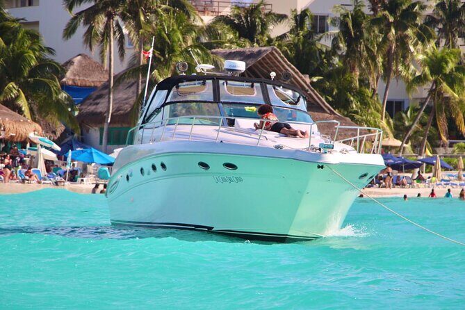 Beautiful Yacht SeaRay 48ft / 15PAX 25P16 - The Experience in Detail