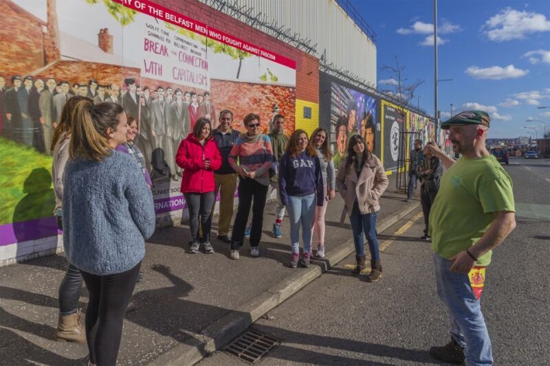 Belfast and Giant's Causeway in Italian or Spanish - Key Points