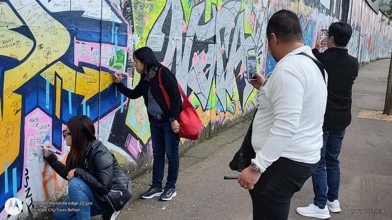 Belfast: Famous Black Taxi Tour - An Honest Breakdown of the Belfast Black Taxi Tour