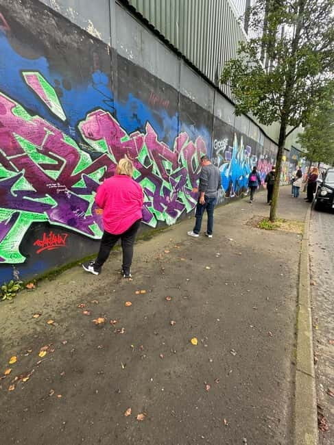 Belfast: Peacewall and Political History Black Taxi Cab Tour - Why the Guides Make All the Difference