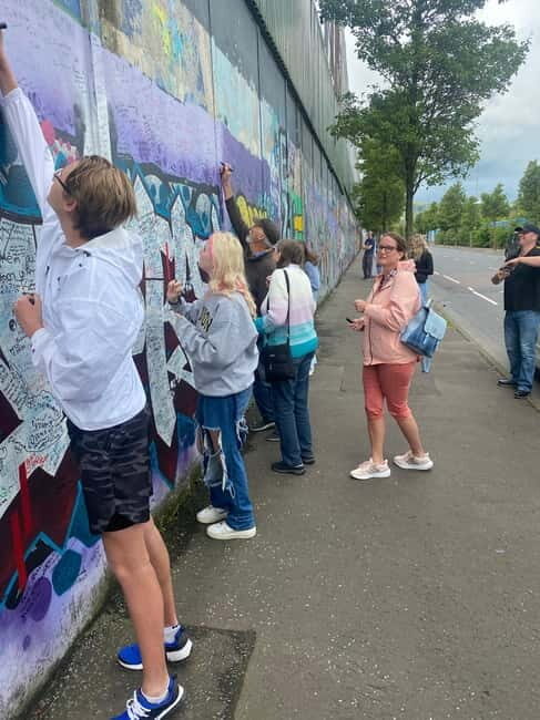 Belfast: Peacewall and Political History Black Taxi Cab Tour - Practical Tips for Your Tour