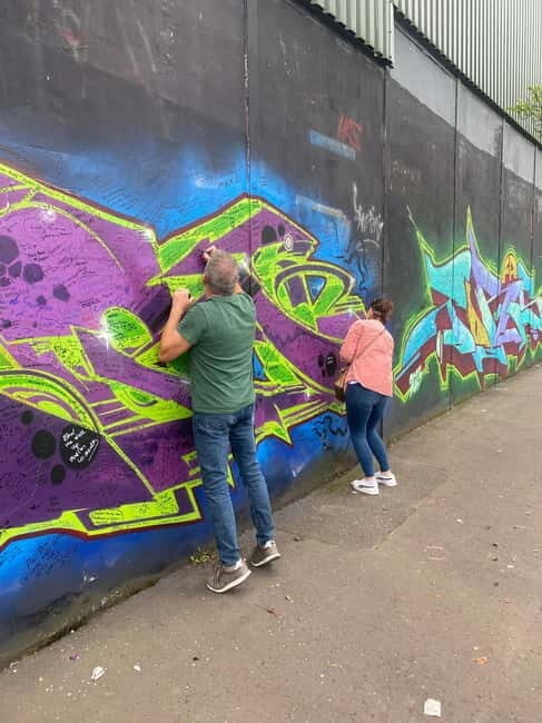 Belfast: Peacewall and Political History Black Taxi Cab Tour - FAQ