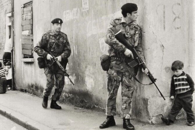 Belfast Political Tour-Conflicting Stories Walking Tour - An In-Depth Look at the Belfast Political Tour