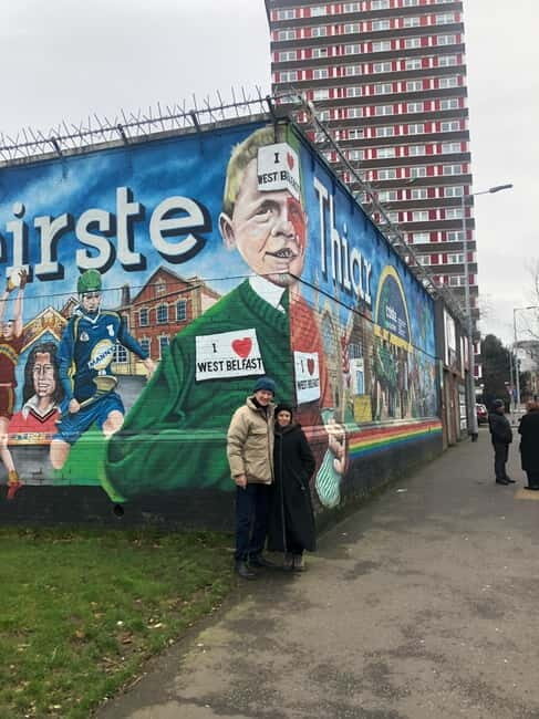 Belfast: Private Black Taxi Tour with Guide - Exploring Belfast with a Black Taxi: What to Expect