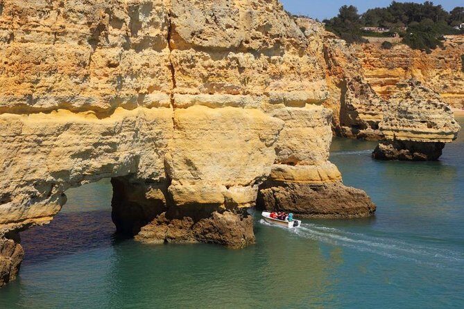 Benagil Cave by Boat + Carvoeiro + AlgarSeco Caves by Minivan from Lagos - Frequently Asked Questions
