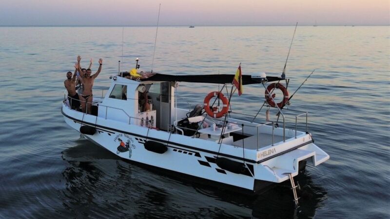 Benalmadena: Private Boat Trip Dolphins, Drinks & Snacks - FAQ