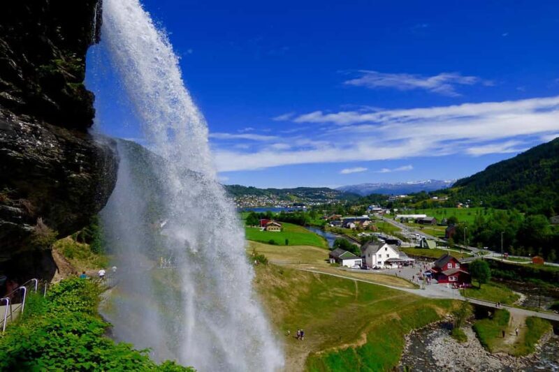 Bergen: Hardangerfjord & Waterfalls Bus Tour with Apple Pie - Practical Details and Comfort