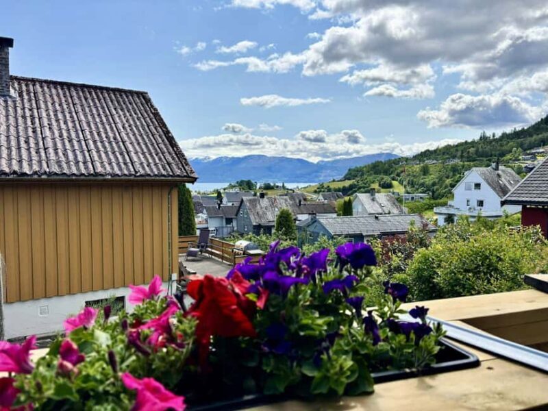 Bergen: Hardangerfjord & Waterfalls Bus Tour with Apple Pie - Authentic Experiences from Reviews