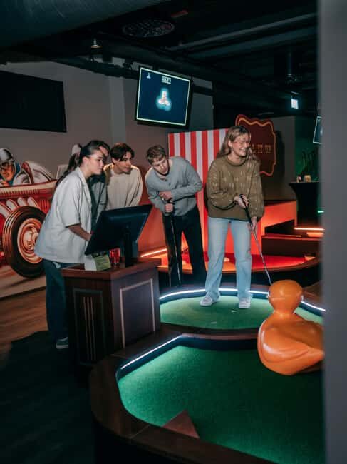 Bergen: High-Tech Minigolf in Top Bergen Activity Bar! - Bergen: High-Tech Minigolf in Top Bergen Activity Bar!