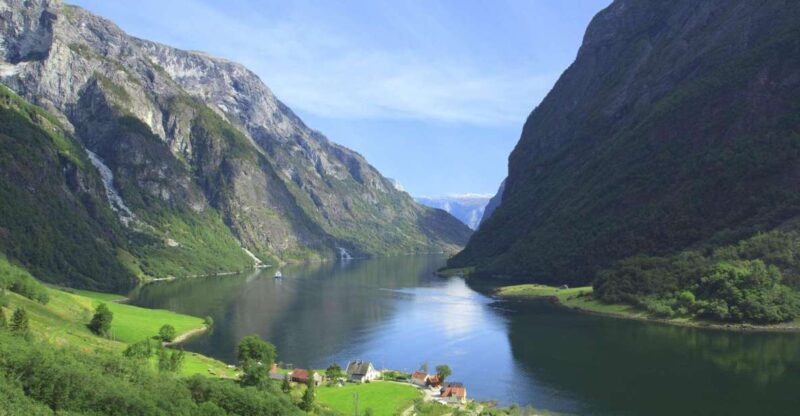 Bergen: Private Day Tour, Nærøyfjord Cruise and Flåm Railway - Key Points