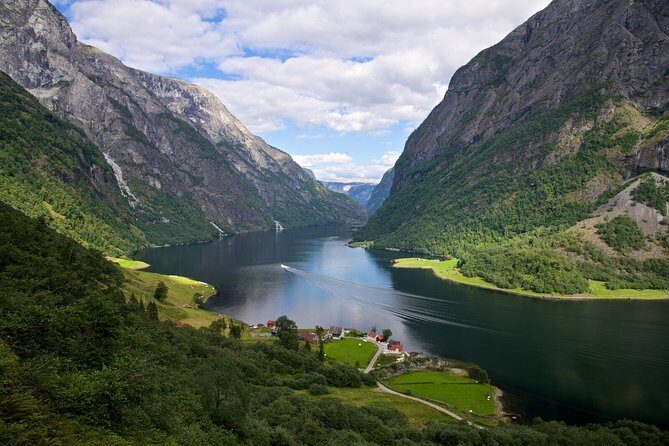 Bergen to Sognefjord Private Roudtrip with Cruise and Flasmbana - The Convenience of Private Pickup and Customization
