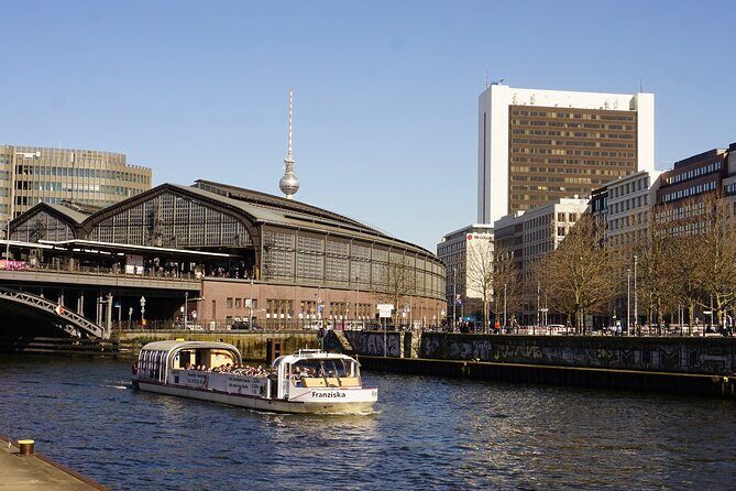 Berlin: 1-hr Boat Tour with Bilingual Live Guide (DE/EN) - An Overview of the Berlin Boat Tour Experience