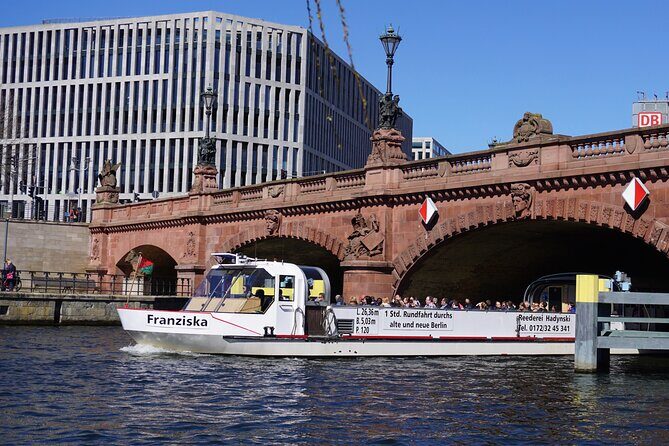 Berlin: 1-hr Boat Tour with Bilingual Live Guide (DE/EN) - Why the Tour Works Well