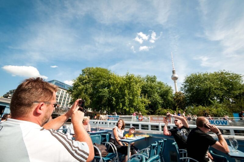 Berlin: 3.25-Hour Spree & Landwehrkanal Boat Tour - FAQ