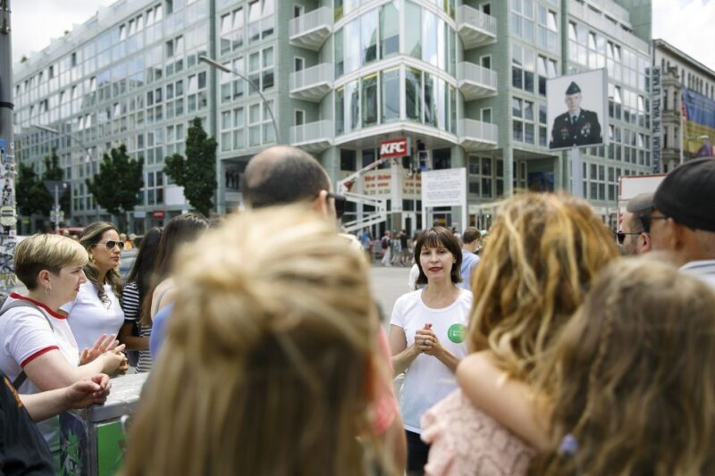 Berlin: 4-Hour Guided Highlights Tour in Spanish - Authentic Experiences and Traveler Feedback