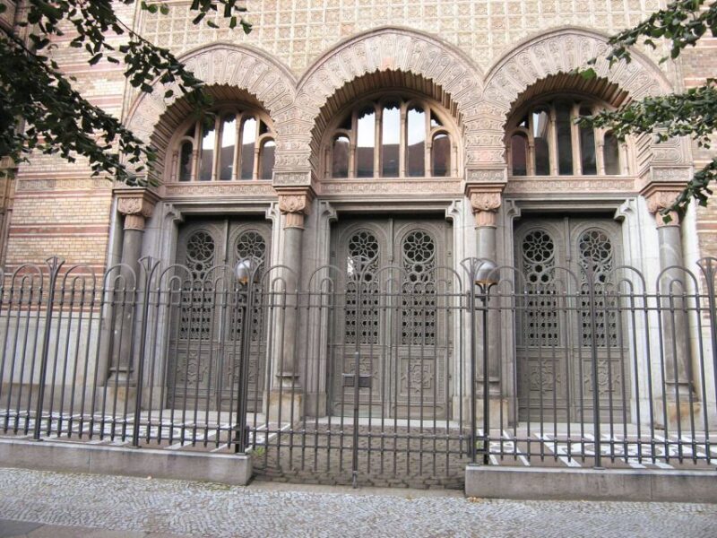 Berlin: Backyards of Berlin 2-Hour Tour - The Courtyards and Hidden Spaces  