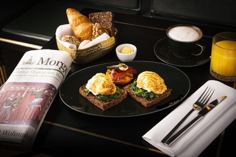 Berlin: Breakfast at Café Wintergarten - The Charm of Café Wintergarten