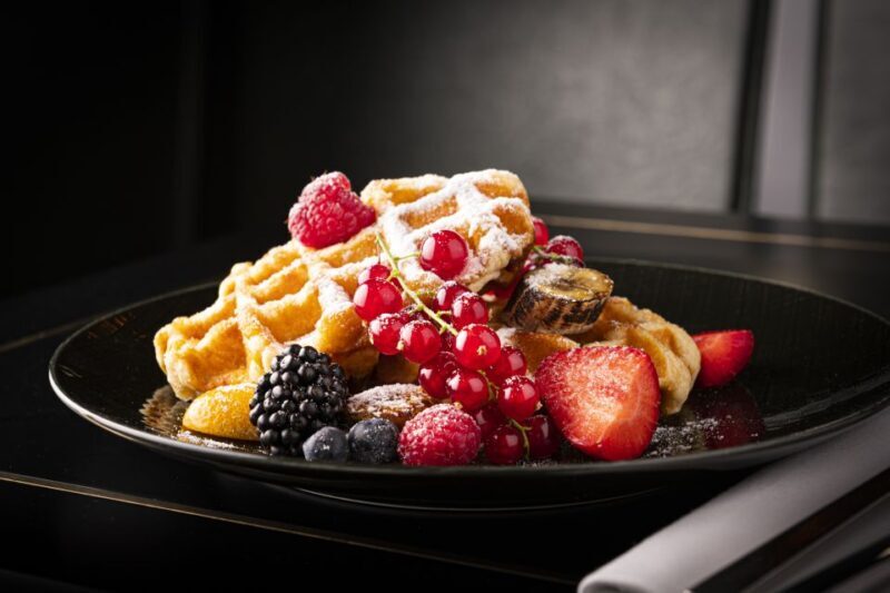 Berlin: Breakfast at Café Wintergarten - The Food and Drink Experience