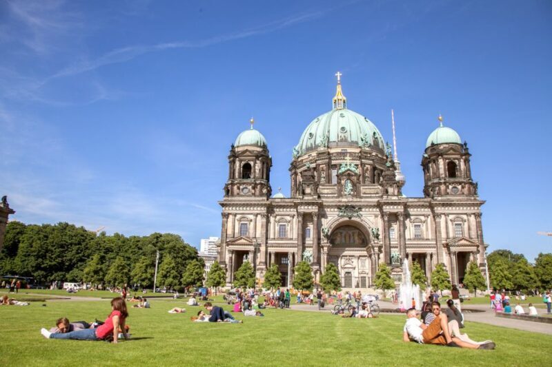Berlin: City Center Walking Tour - Key Points