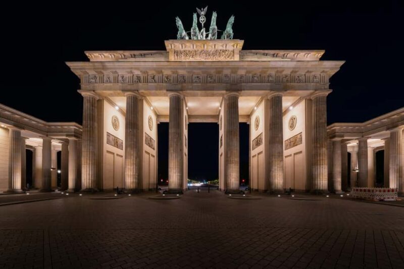 Berlin: City tour at night with illuminated sights - Introduction
