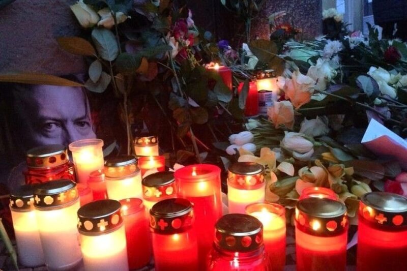 Berlin: David Bowie & 1970s Berlin Guided Walking Tour - Who Should Consider This Tour?