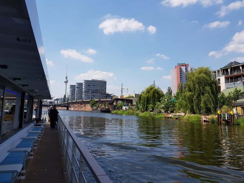 Berlin: East Side Gallery Spree Cruise in a Solar Catamaran - Key Points