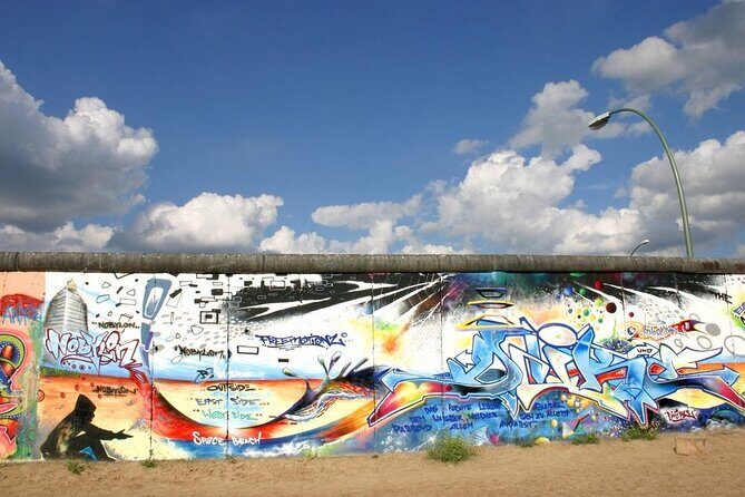 Berlin East Side Tour 2.5 hour cruise with commentary - Key Points
