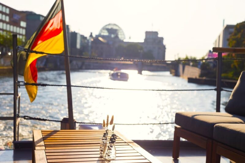 Berlin: Evening Boat Cruise  Romance & Moonlight - FAQ