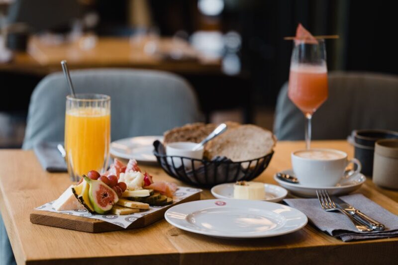Berlin: Fine Dining Breakfast with Champagne in Schoneberg - FAQ  