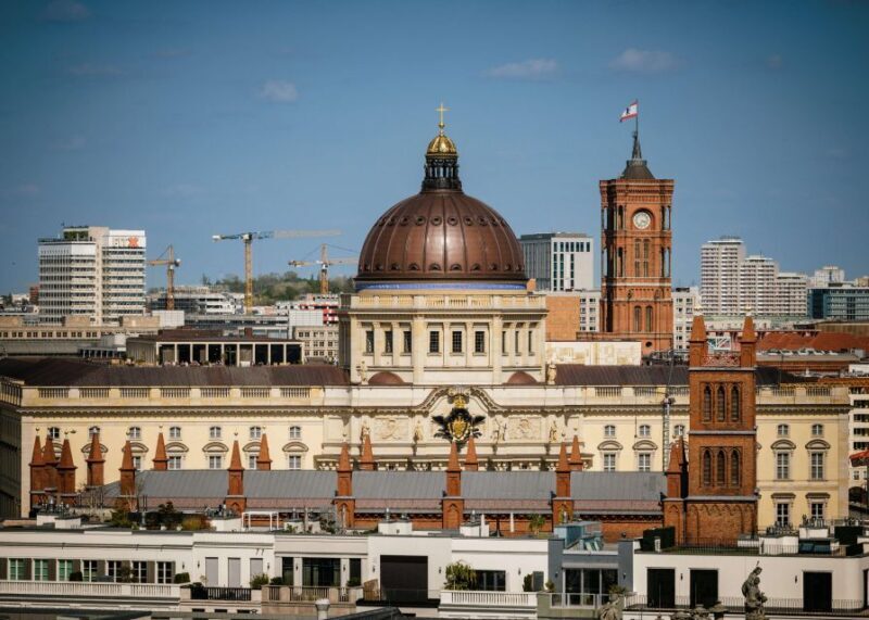 Berlin: Französischer Dom 360° Panorama & Crémant to go - Key Points