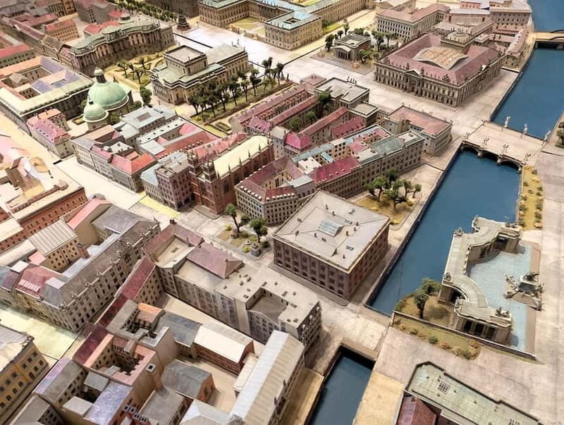 Berlin: From East to West & Wall Tour by Bike with a Guide - The Sum Up: Is This Tour Right for You?