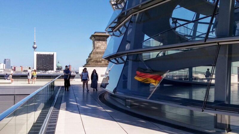 Berlin: Government District Tour and Reichstag Dome Visit - Key Points
