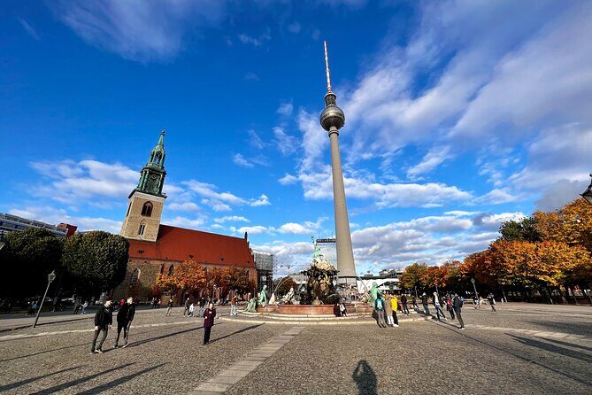 Berlin In A Nutshell: Introductory Group Walking Tour - Key Points