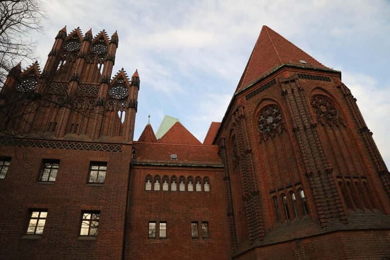 Berlin: Private Sightseeing Tour in an E-Rickshaw - Practical Details: Transportation, Timing, and Comfort