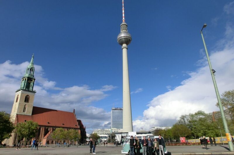 Berlin: Private Sightseeing Tour in Iconic Oldtimer VW Bus - The Real Experience: Combining Sight, Sound, and Smiles