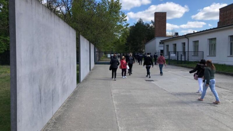 Berlin: Sachsenhausen Concentration Camp Guided Tour - The Location and Logistics