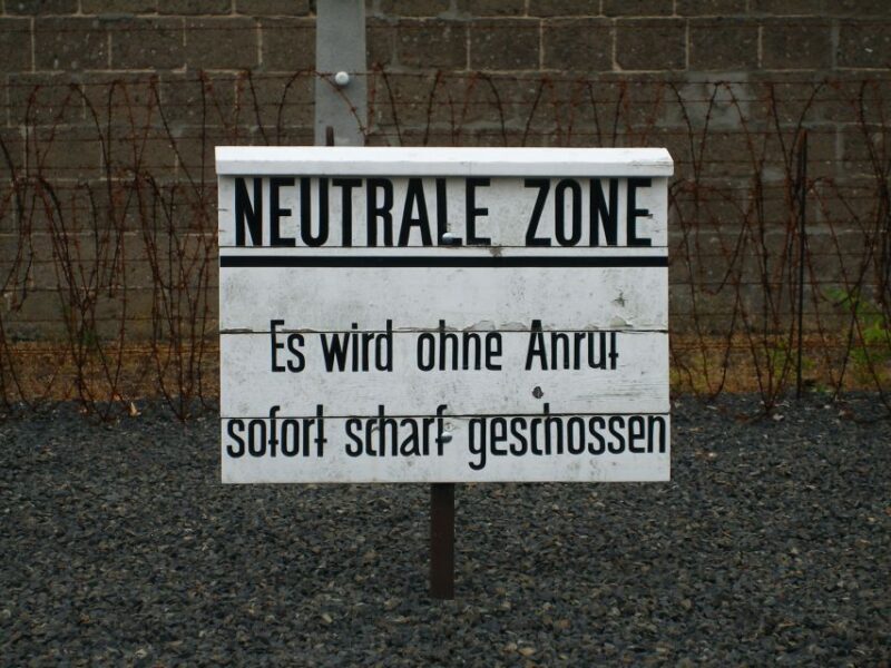 Berlin: Sachsenhausen Memorial 6-Hour Tour in Spanish - Key Points